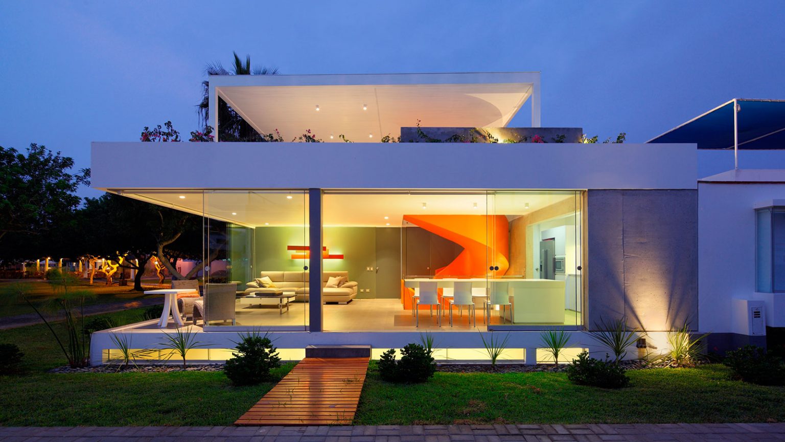 Casa Blanca: A modern home with an eye-catching spiral staircase | 10 ...