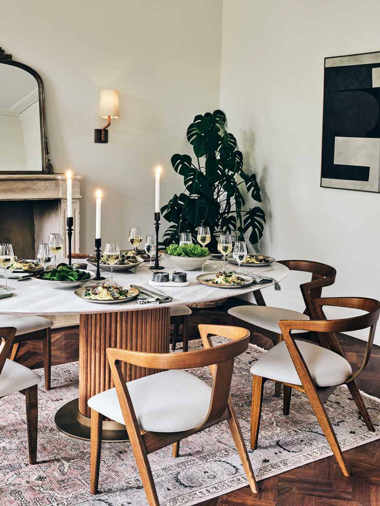 12 Oval Dining Tables That Will Elevate Your Dining Room | 10 Stunning ...